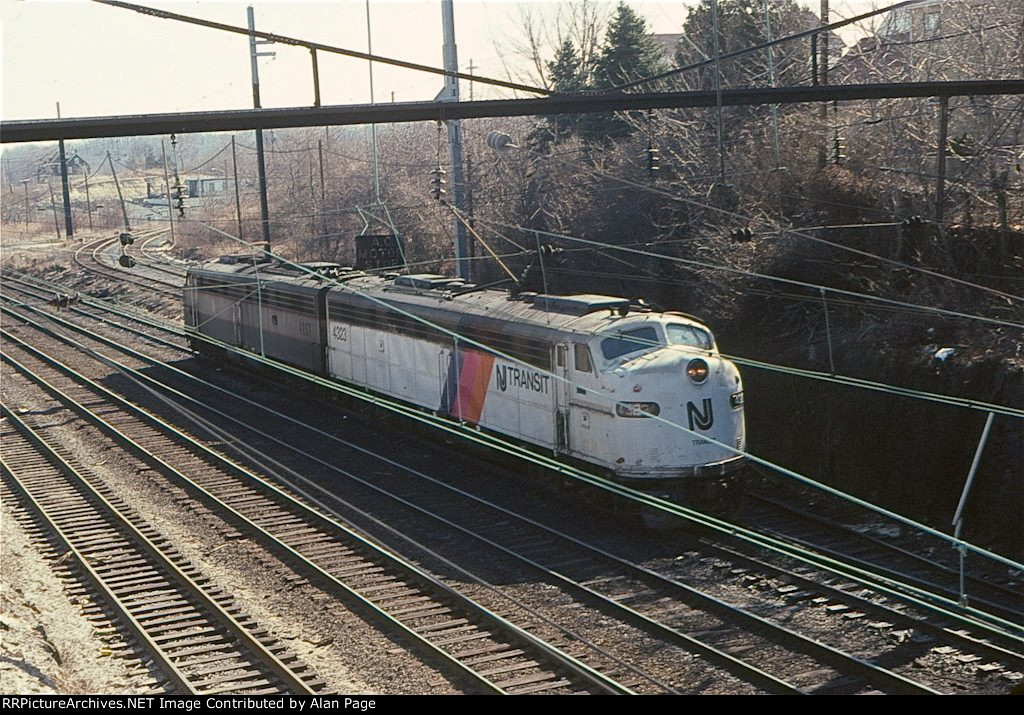 NJ Transit E-8As 4323 and 4267